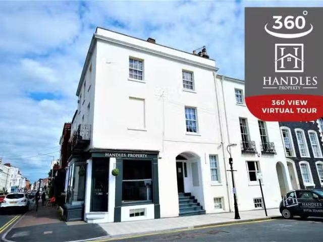 Deal! 1 BA 2 bedroom flat for rent in Grove Street, Leamington.