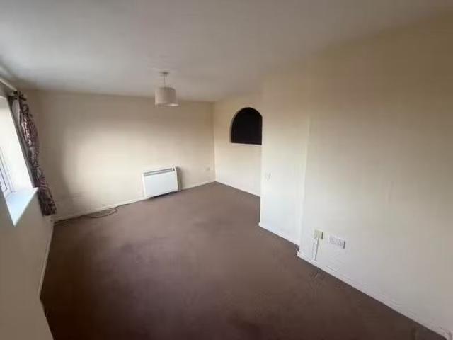 Deal! 1 BA 2 bedroom flat for rent in Great Meadow Road, Bradl.