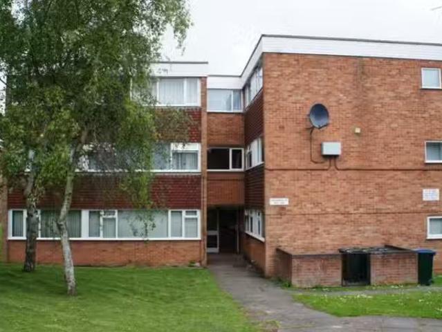 Deal! 1 BA 2 bedroom flat for rent in Greendale Road, Whoberle.