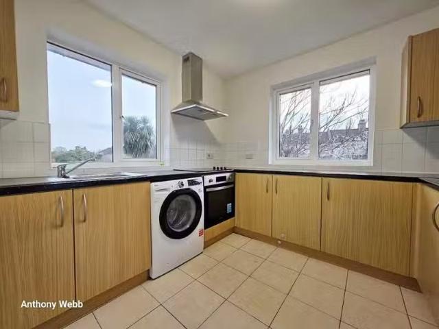 For Rent! 1 BA 2 bedroom flat for rent in Halstead Road, Enfie.