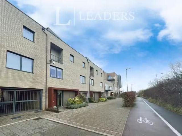 Rental! 1 BA 2 bedroom flat for rent in Harvest Road, Cambridg.