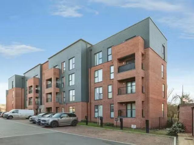 Cheap 1 BA 2 bedroom flat for rent in Hawkfield Road, Bristol.