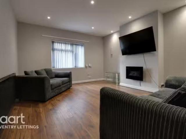 Deal! 1 BA 2 bedroom flat for rent in Holbrook Lane, Coventry.