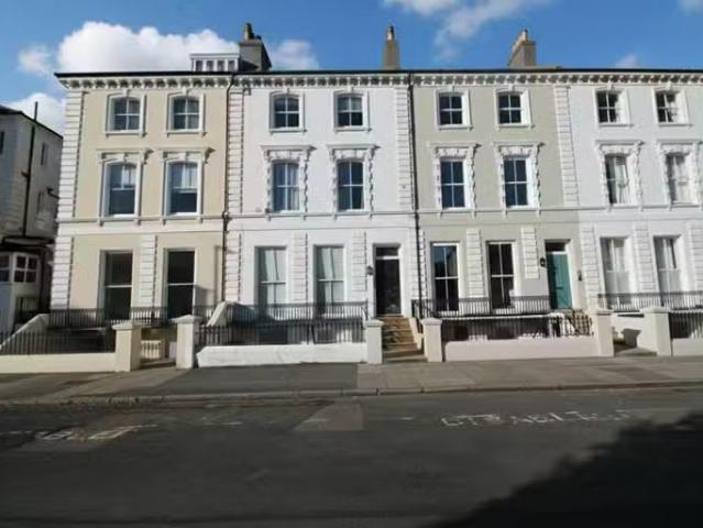 New 1 BA 2 bedroom flat for rent in Hyde Gardens, Eastbourne.