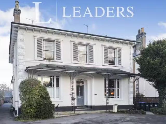Nice 1 BA 2 bedroom flat for rent in Kenilworth Road, CV32