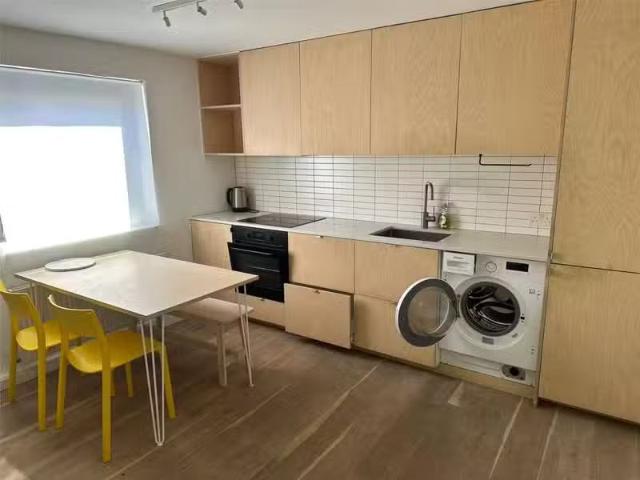 Cheap 1 BA 2 bedroom flat for rent in King Street, Margate, Ke.