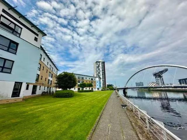 New 1 BA 2 bedroom flat for rent in Mavisbank Gardens, Festiva.