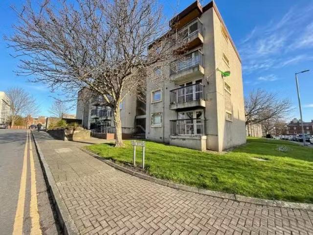 Rental! 1 BA 2 bedroom flat for rent in Mill Wynd, Ayr, South.