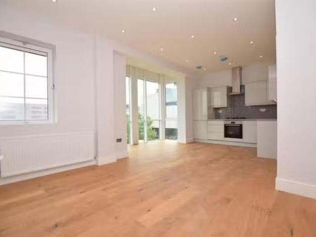 New 1 BA 2 bedroom flat for rent in Newfoundland Circus, Brist.