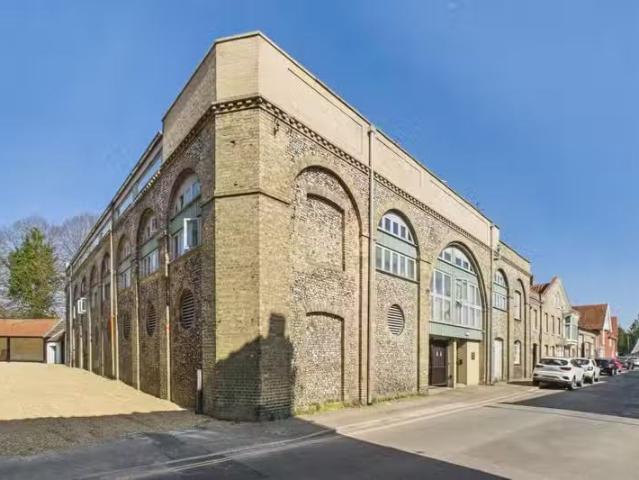 For Rent! 1 BA 2 bedroom flat for rent in Old Market Street, T.