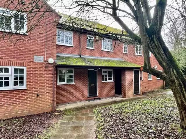 Unique 1 BA 2 bedroom flat for rent in Pakenham Village, B15