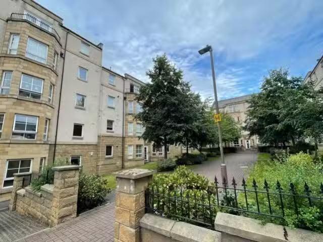 Cozy 1 BA 2 bedroom flat for rent in partsonfield, Leith, EH7.