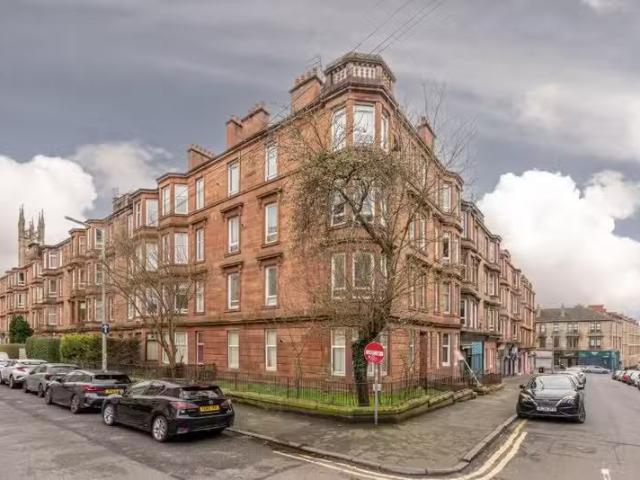 Deal! 1 BA 2 bedroom flat for rent in Roslea Drive, Dennistoun.