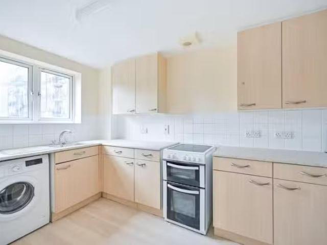 For Rent! 1 BA 2 bedroom flat for rent in Royal Quarter, Kings.