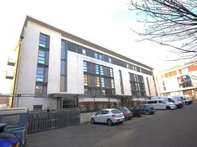 Rental! 1 BA 2 bedroom flat for rent in Sandport Way, Leith, E.