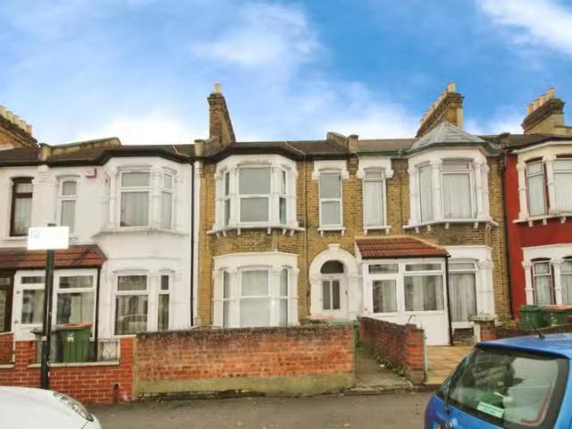 Unique 1 BA 2 bedroom flat for rent in St. Georges Road, Newha.