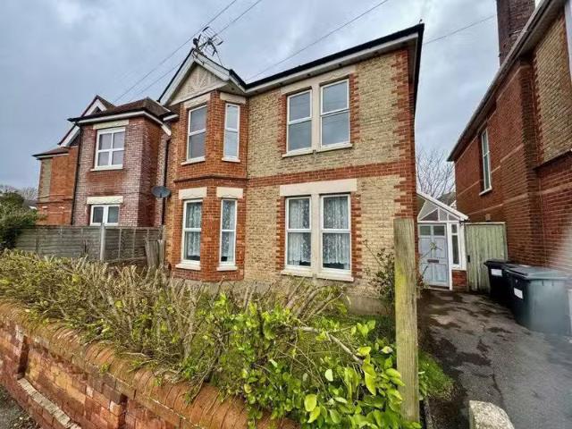 Just in! 1 BA 2 bedroom flat for rent in STUDENT TWO DOUBLE BE.