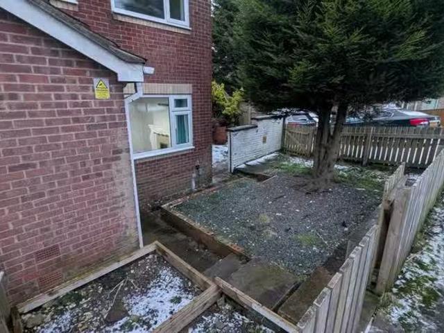 Unique 1 BA 2 bedroom house for rent in Loweswater Avenue, Bra.