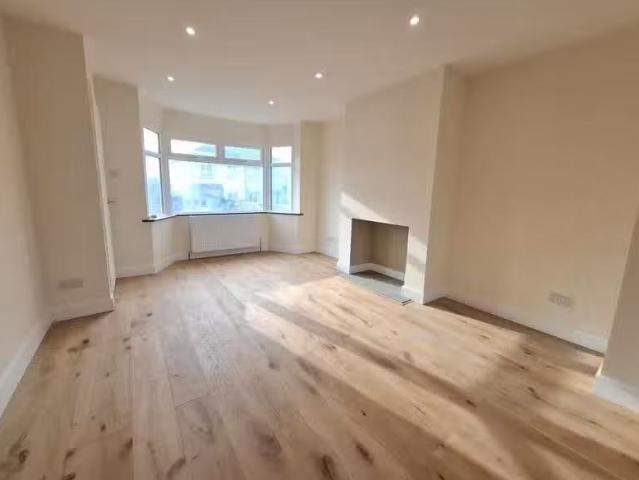 New 1 BA 2 bedroom house for rent in Wood Crescent, HEMEL HEMP.