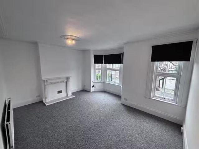 Deal! 1 BA 2 bedroom maisonette for rent in Woodland Road, Lon.
