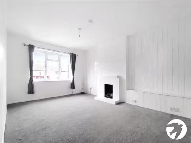 Cheap 1 BA 2 bedroom maisonette for rent in Dartford Road, Dar.
