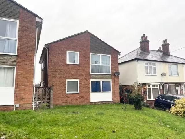 For Rent! 1 BA 2 bedroom maisonette for rent in Knowles Close.