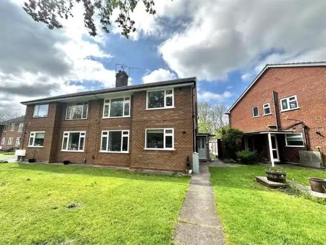 Charming 1 BA 2 bedroom maisonette for rent in St. Johns Close.
