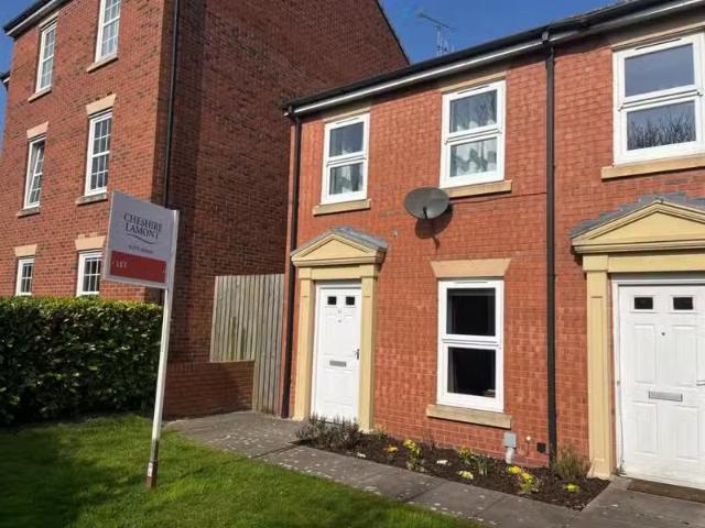New 1 BA 2 bedroom mews property for rent in Byron Walk, Kings.