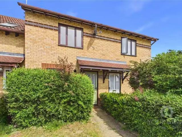 Charming 1 BA 2 bedroom Mid Terrace House to rent, Chardonnay.
