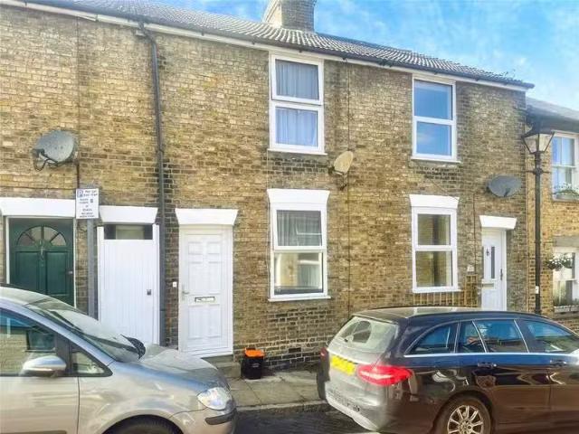 Unique 1 BA 2 bedroom Mid Terrace House to rent, Fielding Stre.