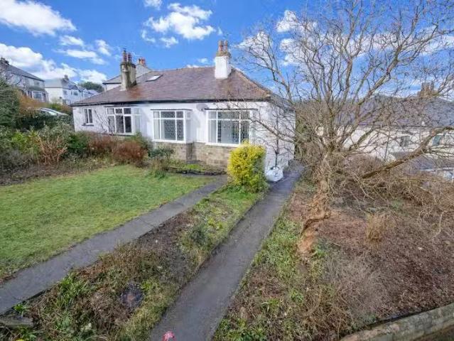 Unique 1 BA 2 bedroom Semi Detached Bungalow to rent, Moorlea.