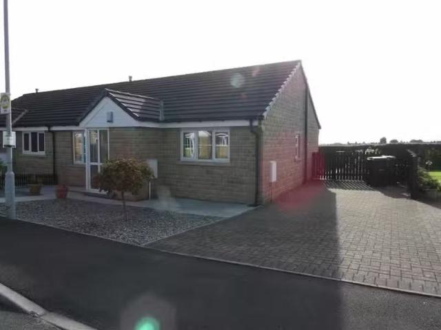 Deal! 1 BA 2 bedroom semi detached bungalow for rent in The Gr.