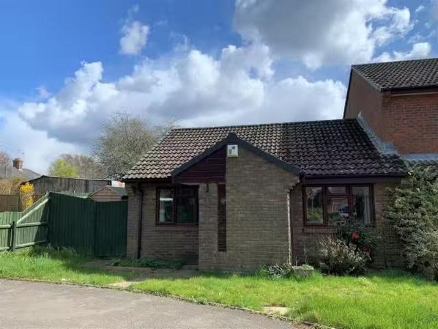 New 1 BA 2 bedroom semi detached bungalow for rent in Cuthbury.
