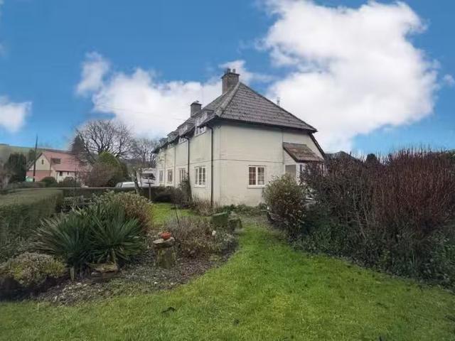 Charming 1 BA 2 bedroom semi detached house for rent in 1 Dorc.