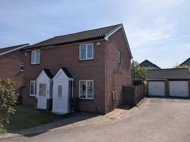 Charming 1 BA 2 bedroom semi detached house for rent in Conywo.