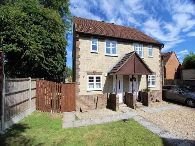 Charming 1 BA 2 bedroom semi detached house for rent in Couzen.