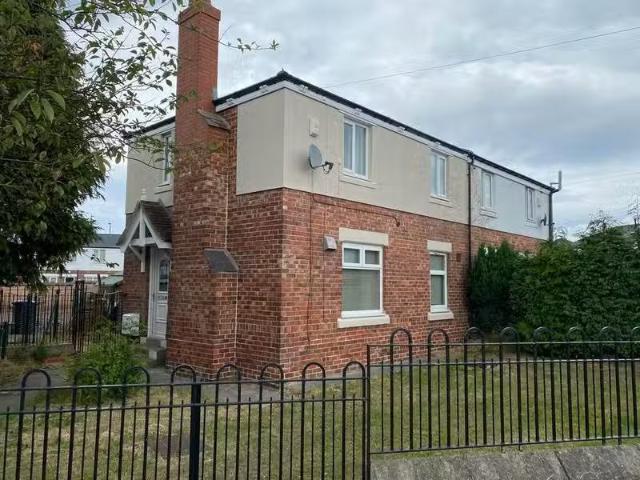 Cheap 1 BA 2 bedroom semi detached house for rent in Cuthbert.
