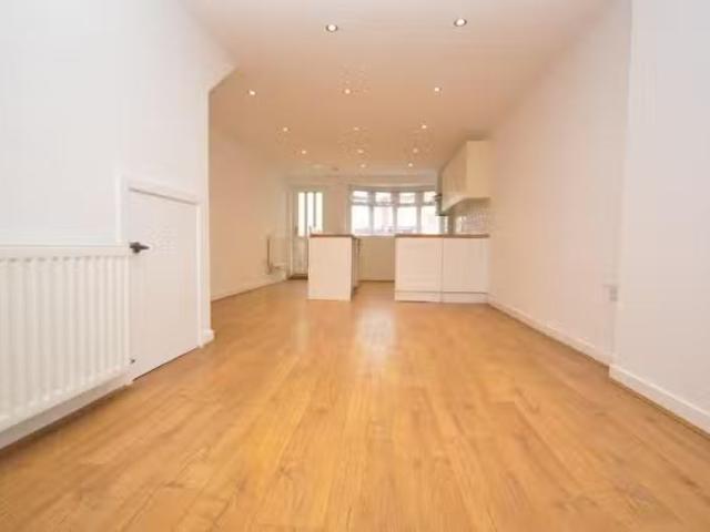 Cozy 1 BA 2 bedroom semi detached house for rent in Southbourn.