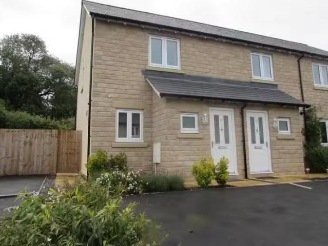 For Rent! 1 BA 2 bedroom semi detached house for rent in Swall.