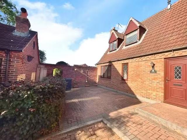 Nice 1 BA 2 bedroom Property to rent, Peakes Croft, Bawtry, DN.