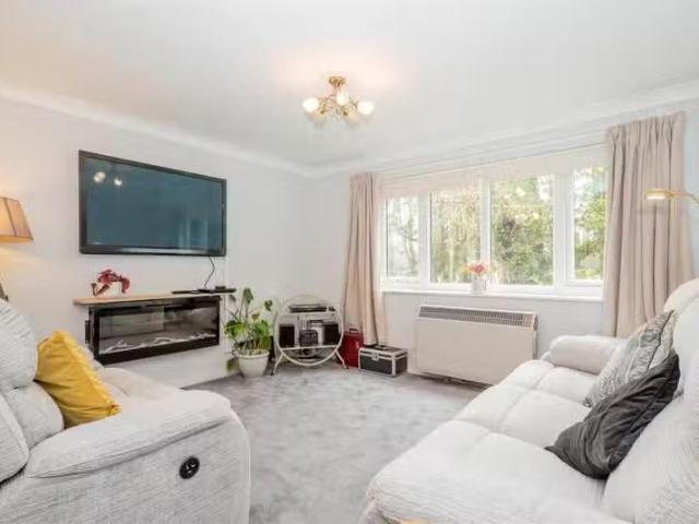 For Rent! 1 BA 2 bedroom retirement property for rent in Apple.