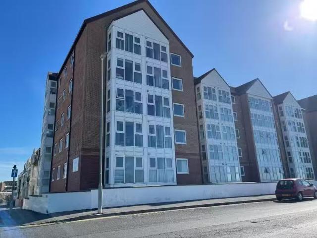 Nice 1 BA 2 bedroom retirement property for rent in Esplanade.