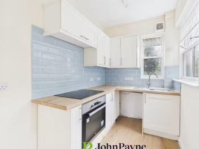 New 1 BA 2 bedroom terraced house for rent in Collingwood Road.