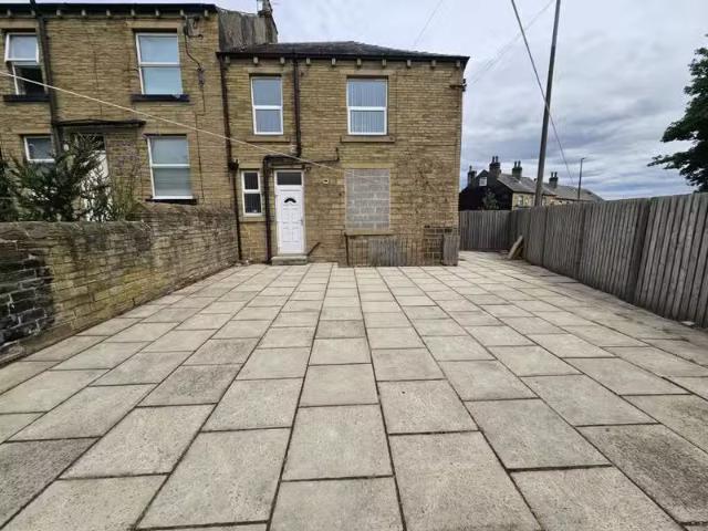 Deal! 1 BA 2 bedroom terraced house for rent in Corby Street.