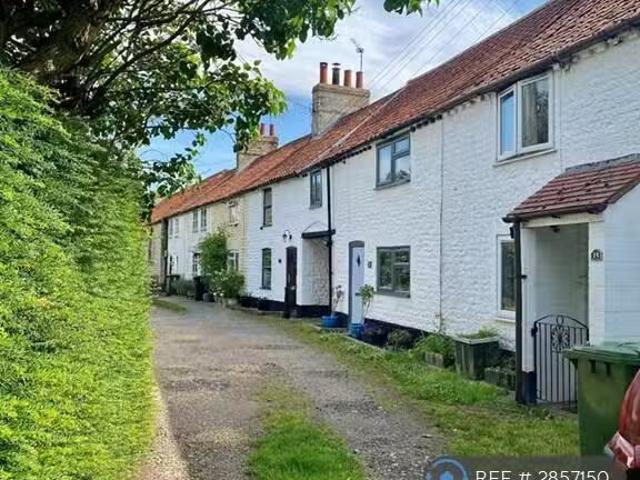 New 1 BA 2 bedroom terraced house for rent in Chapel Lane, Met.