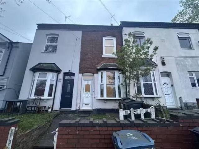 Cheap 1 BA 2 bedroom terraced house for rent in Crocketts Road.