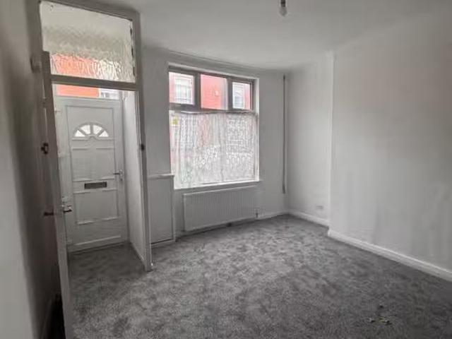Cheap 1 BA 2 bedroom terraced house for rent in Alice Street.