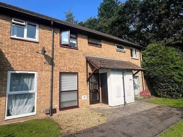 New 1 BA 2 bedroom terraced house for rent in Ashlet Gardens.