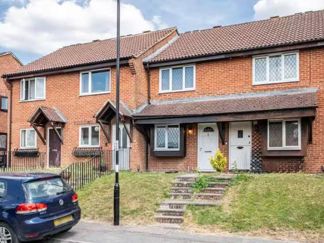 For Rent! 1 BA 2 bedroom terraced house for rent in Aveling Cl.