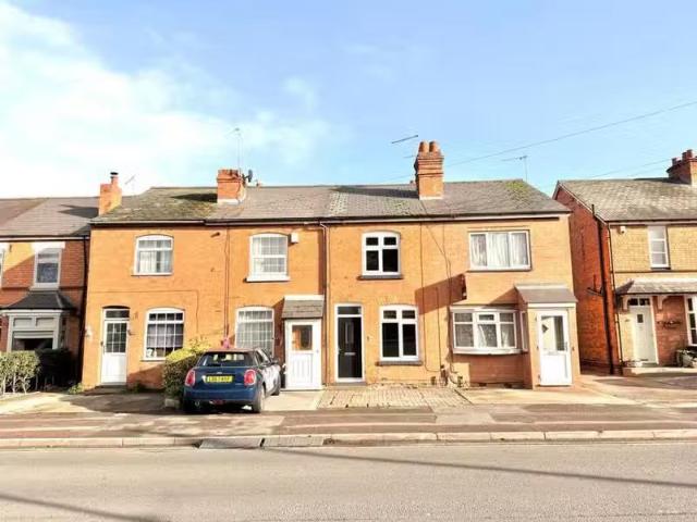 Cozy 1 BA 2 bedroom terraced house for rent in Birmingham Road.